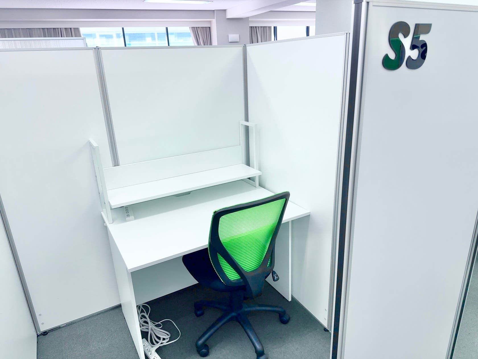 【名古屋駅1番出口より徒歩3分】1～2名★仕切られたスペースで人目を気にせず集中して作業・仕事・学習に最適！WiFi無料！時間貸の写真4