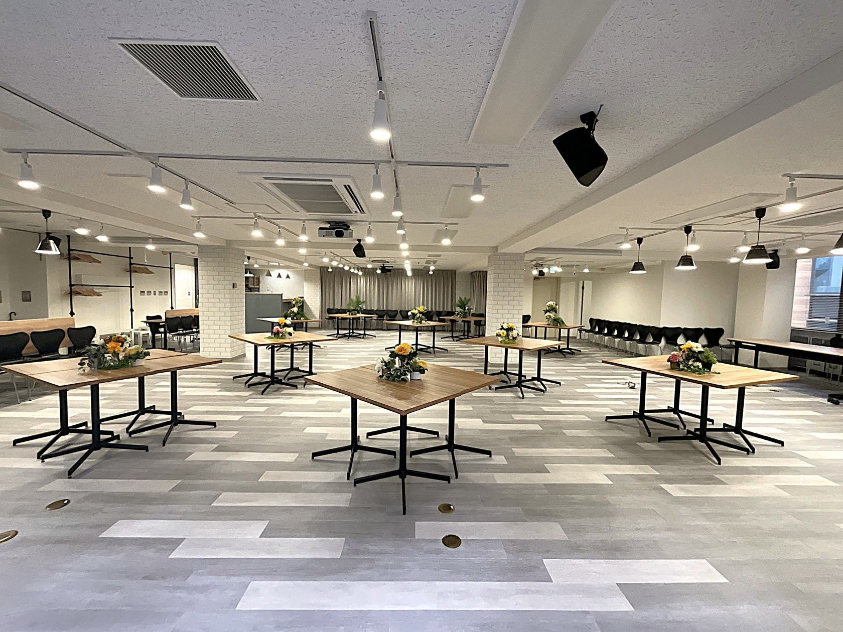 銀座1丁目徒歩1分！有楽町,銀座駅より徒歩5分アクセス抜群！パーティー・懇親会・会議と幅広い利用用途のイベントスペース！の写真2