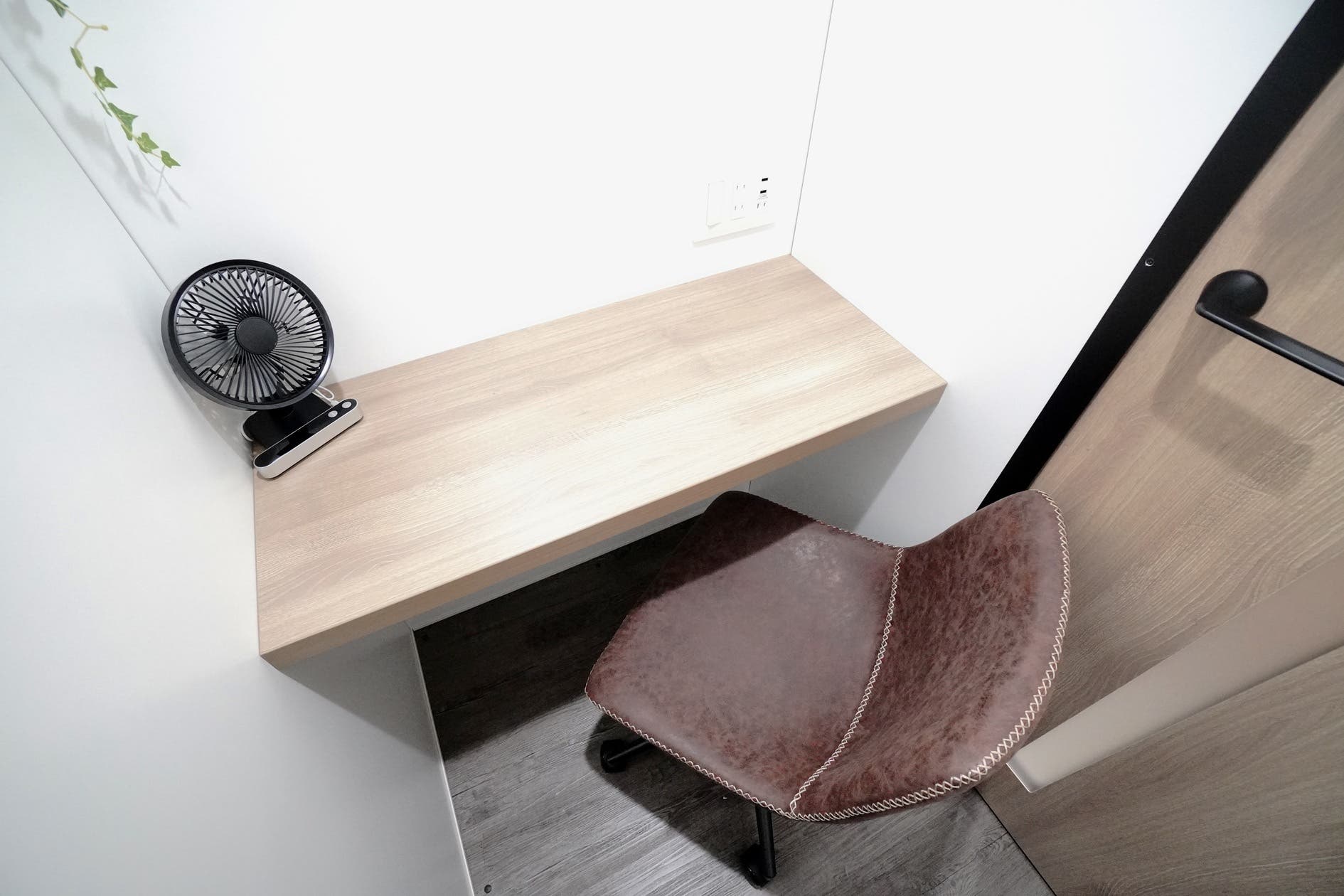 ＜ワクバコ心斎橋No.2＞完全個室ワークブース💼24時間営業⏰光Wi-Fi📶電源🔌テレワーク/ZOOM/面接/自習/作業の写真2