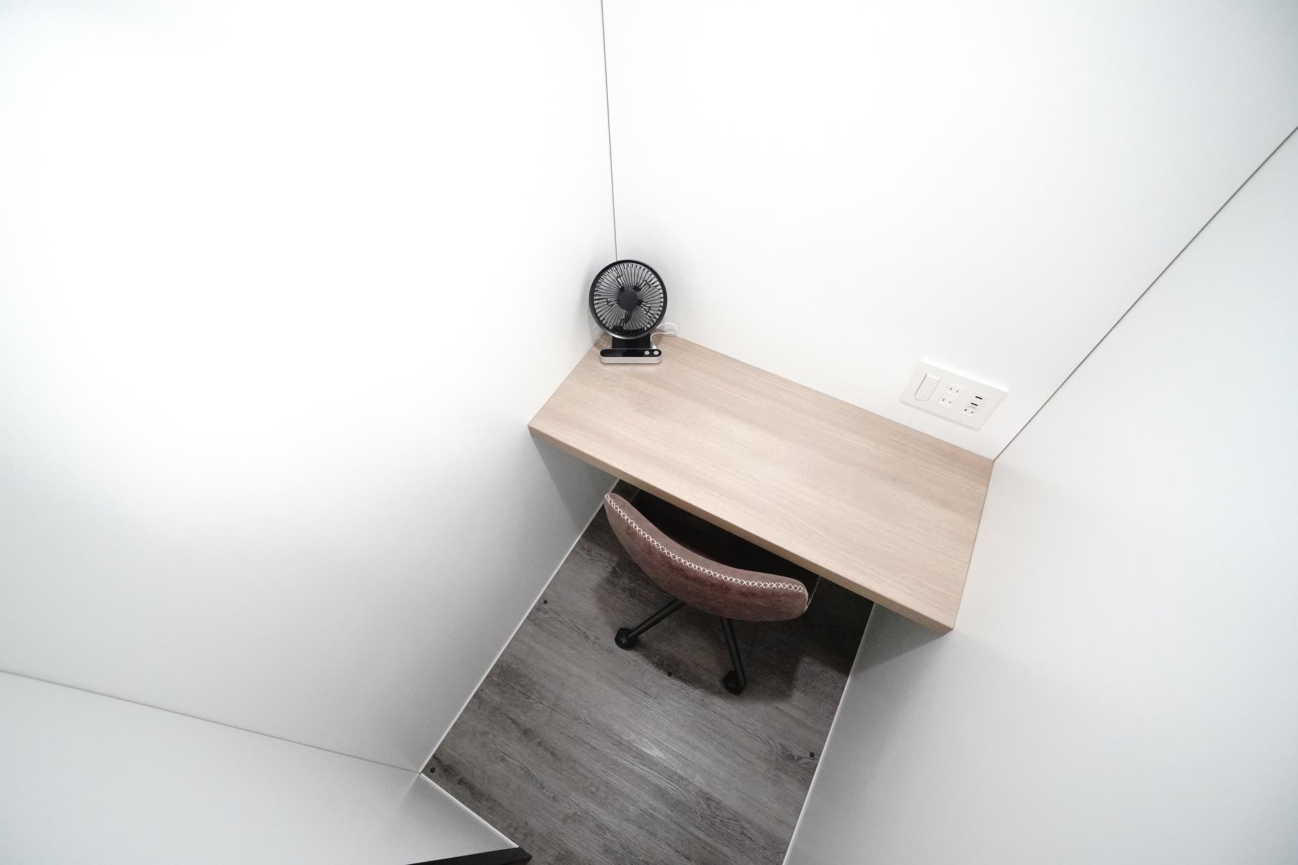 ＜ワクバコ心斎橋No.3＞完全個室ワークブース💼24時間営業⏰光Wi-Fi📶電源🔌テレワーク/ZOOM/面接/自習/作業の写真2