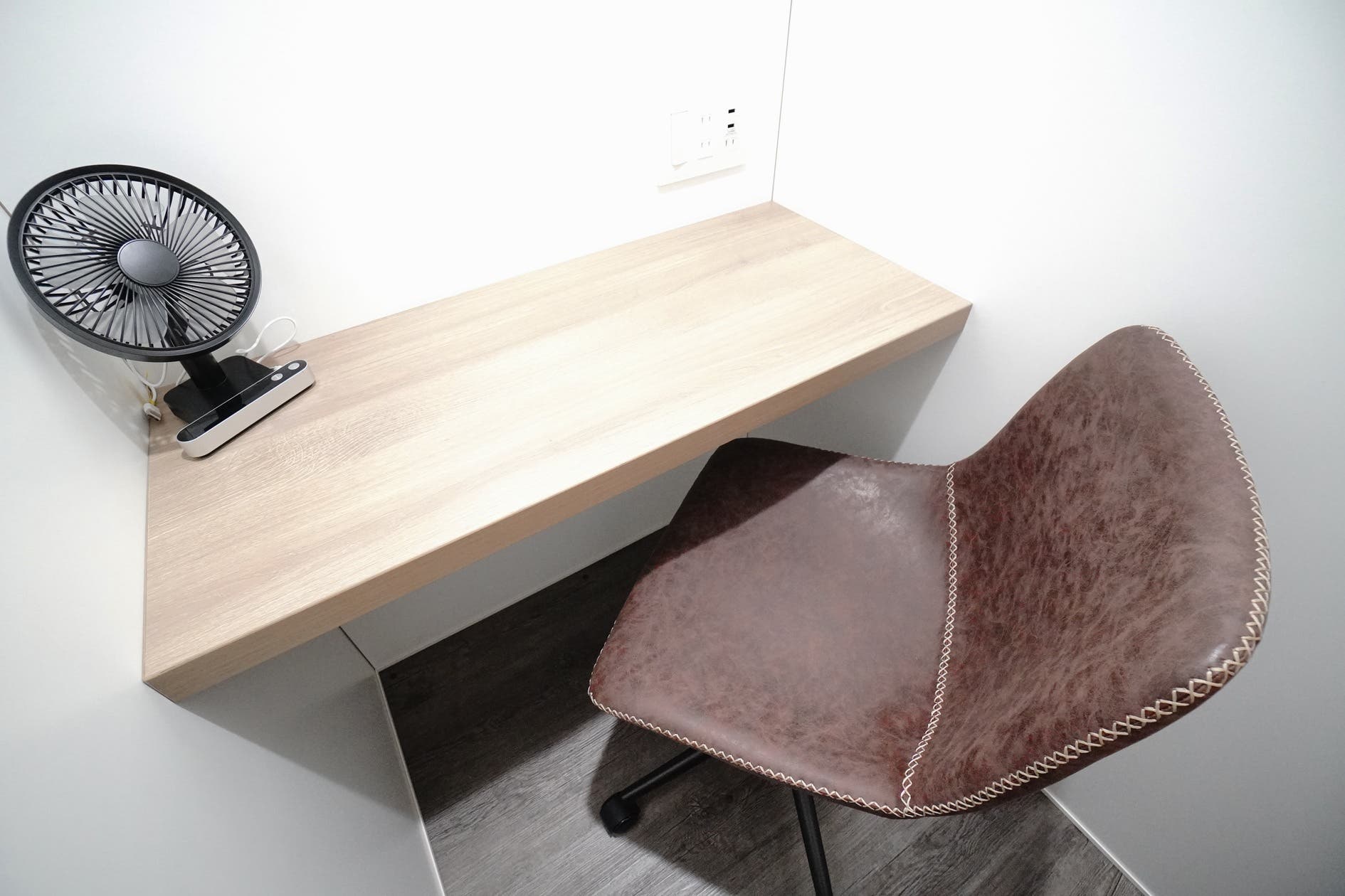 ＜ワクバコ心斎橋No.3＞完全個室ワークブース💼24時間営業⏰光Wi-Fi📶電源🔌テレワーク/ZOOM/面接/自習/作業の写真4