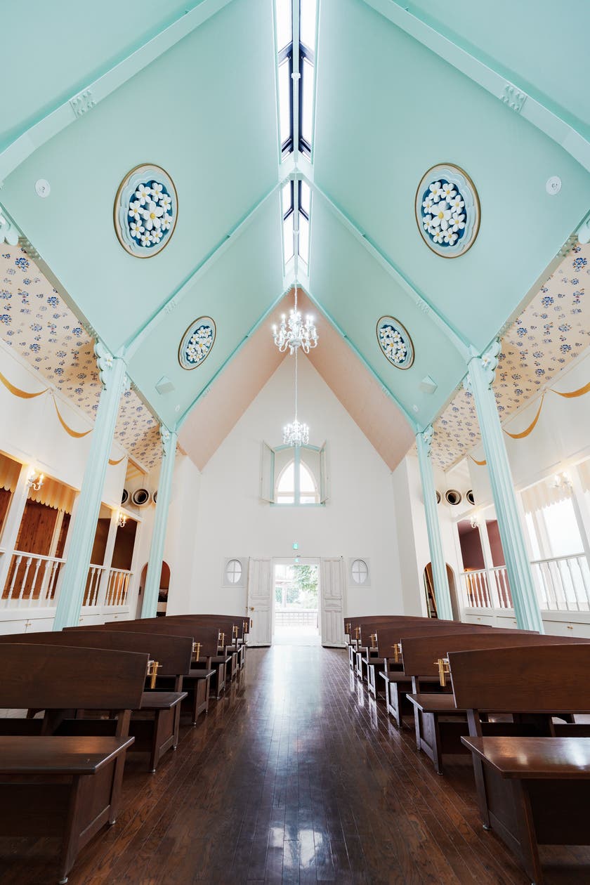 チャペルの荘厳さ、シンメトリーな天井や自然光を活かしたスタジオ。舞台常設。の写真2