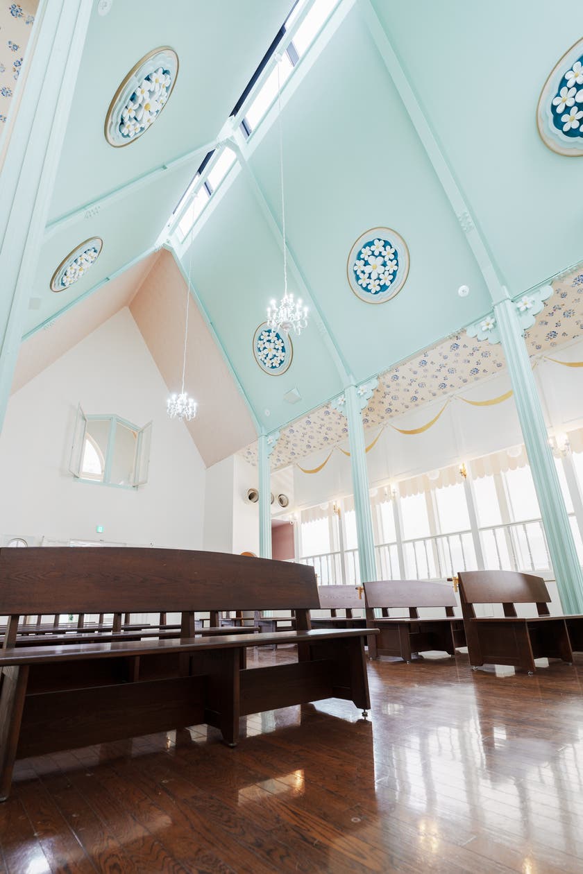 チャペルの荘厳さ、シンメトリーな天井や自然光を活かしたスタジオ。舞台常設。の写真3