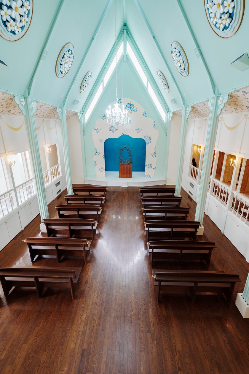 チャペルの荘厳さ、シンメトリーな天井や自然光を活かしたスタジオ。舞台常設。の写真5