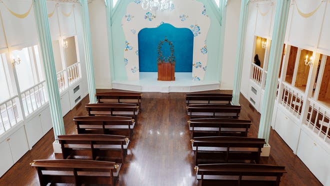 チャペルの荘厳さ、シンメトリーな天井や自然光を活かしたスタジオ。舞台常設。の写真5