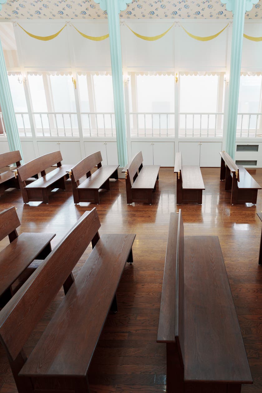 チャペルの荘厳さ、シンメトリーな天井や自然光を活かしたスタジオ。舞台常設。の写真11