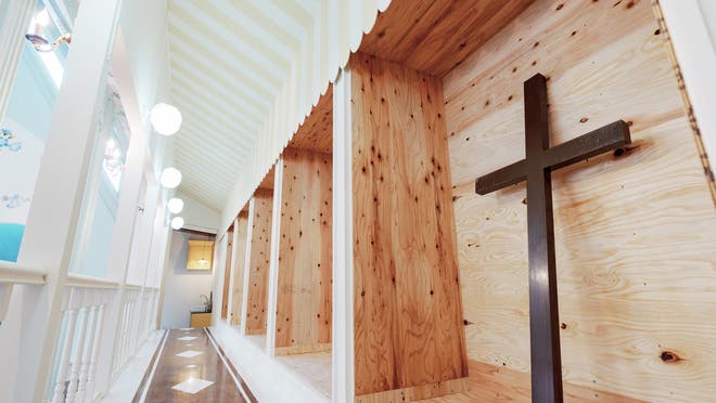 チャペルの荘厳さ、シンメトリーな天井や自然光を活かしたスタジオ。舞台常設。の写真12