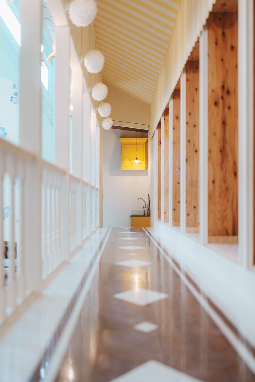 チャペルの荘厳さ、シンメトリーな天井や自然光を活かしたスタジオ。舞台常設。の写真13