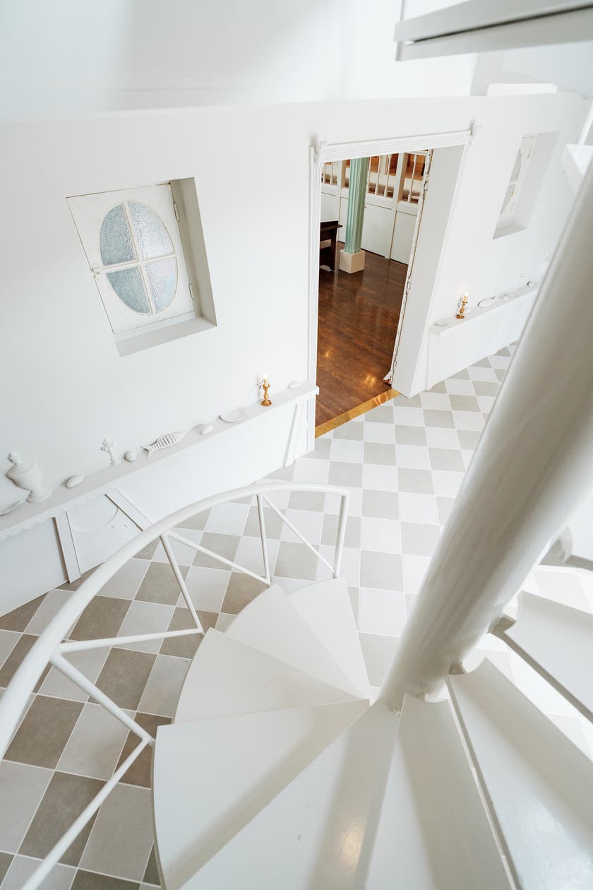 チャペルの荘厳さ、シンメトリーな天井や自然光を活かしたスタジオ。舞台常設。の写真16