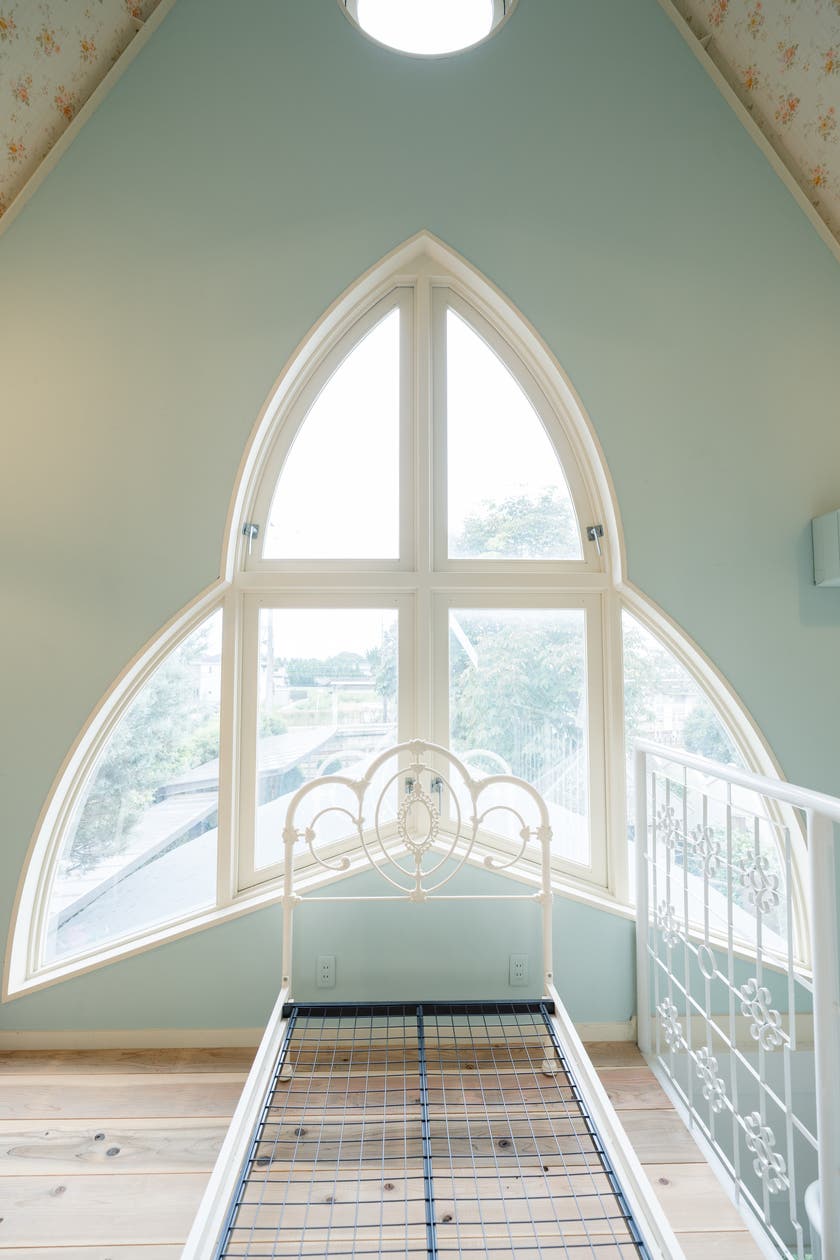 チャペルの荘厳さ、シンメトリーな天井や自然光を活かしたスタジオ。舞台常設。の写真18