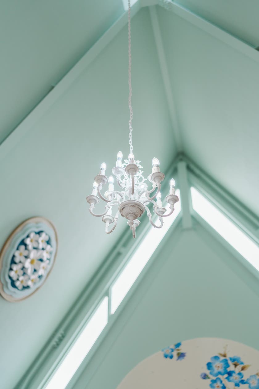 チャペルの荘厳さ、シンメトリーな天井や自然光を活かしたスタジオ。舞台常設。の写真23