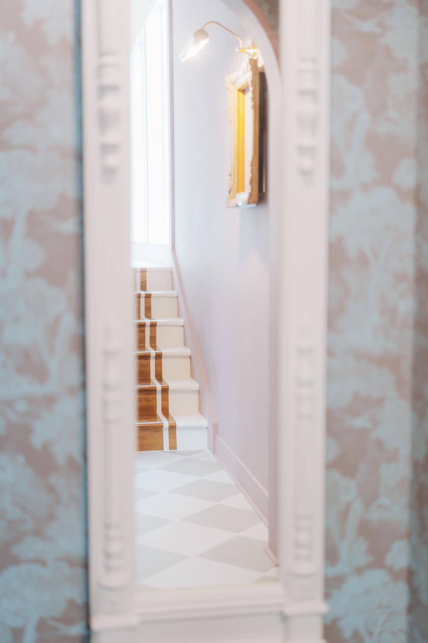 チャペルの荘厳さ、シンメトリーな天井や自然光を活かしたスタジオ。舞台常設。の写真24