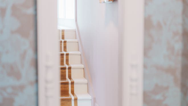 チャペルの荘厳さ、シンメトリーな天井や自然光を活かしたスタジオ。舞台常設。の写真24