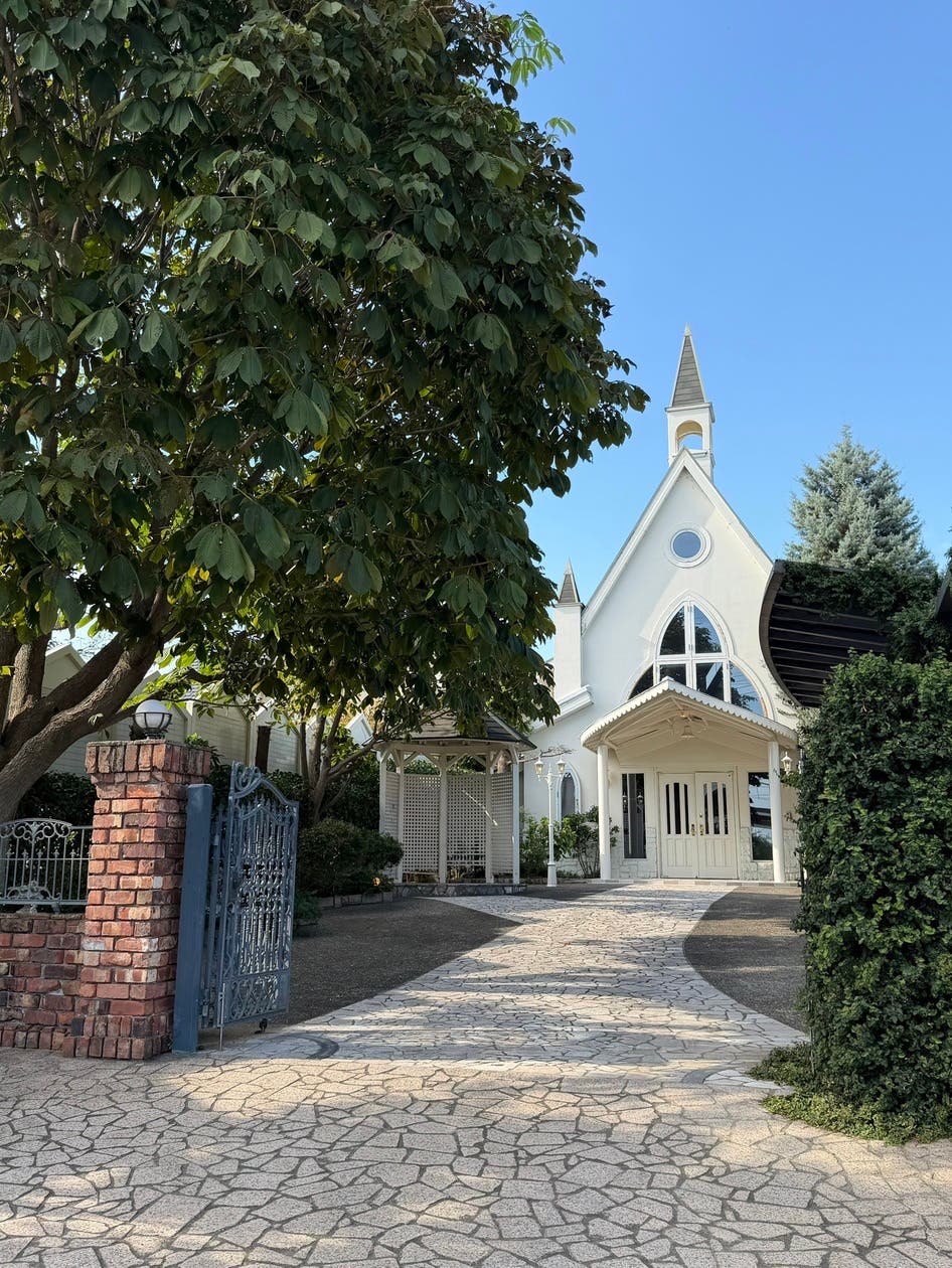 チャペルの荘厳さ、シンメトリーな天井や自然光を活かしたスタジオ。舞台常設。の写真26