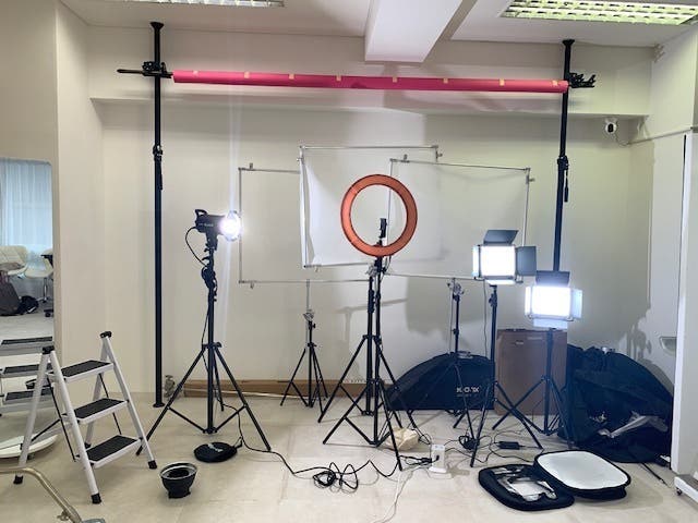 【高級ショップ空間】天井3ｍ｜自然光｜撮影機材無料｜ディスプレイ棚｜ハンガーラック｜フィッティング｜ダンスミラーの写真3
