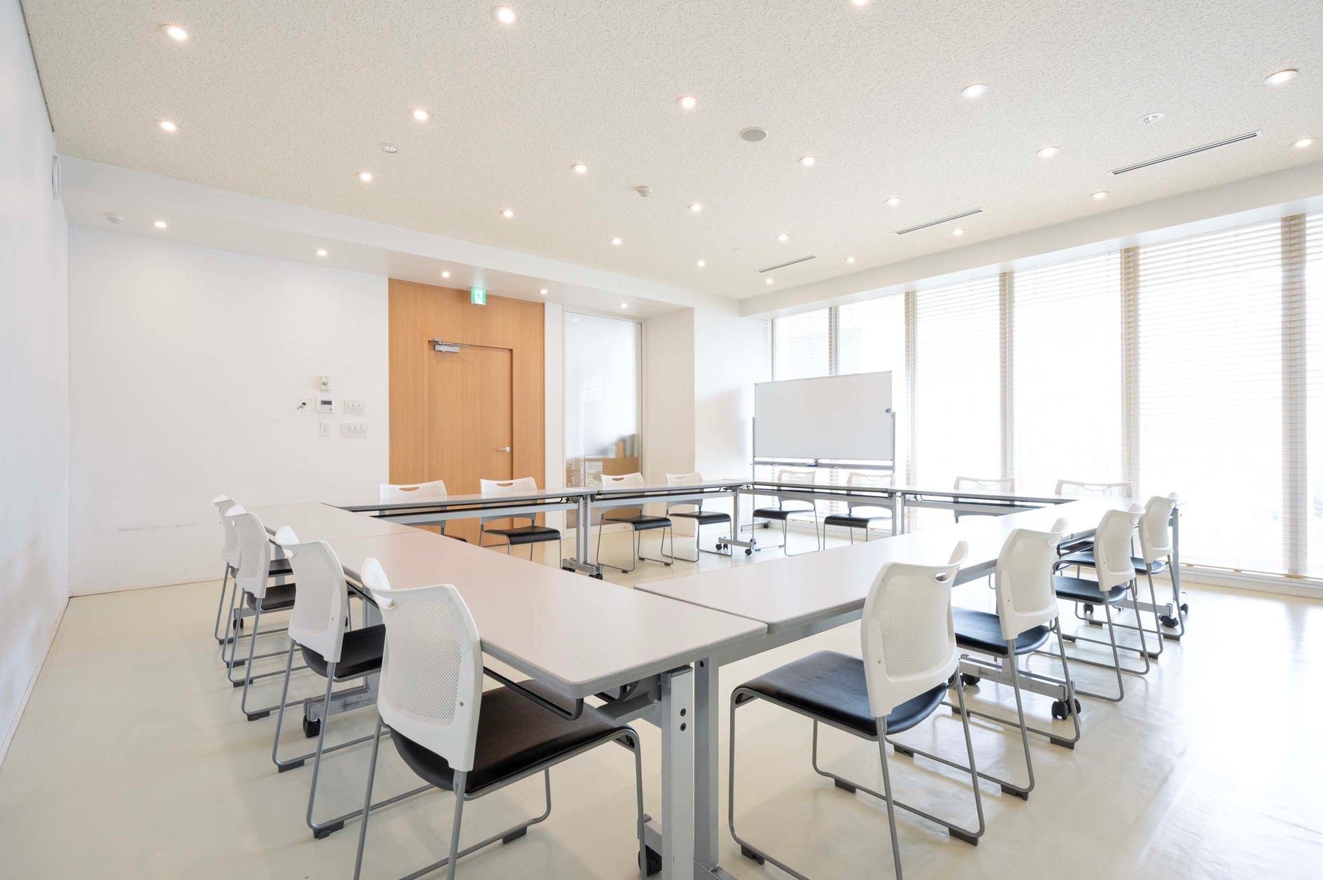 ＜神山レンタルスタジオ＞渋谷神山町/奥渋エリア✨大型鏡💃ヨガマット🧘‍♀️更衣室👚ダンス/撮影/レッスン/会議/セミナーの写真6