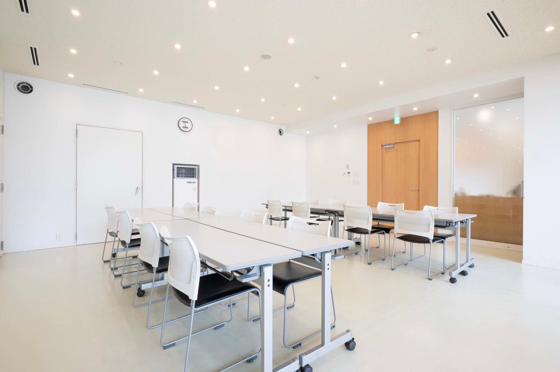 ＜神山レンタルスタジオ＞渋谷神山町/奥渋エリア✨大型鏡💃ヨガマット🧘‍♀️更衣室👚ダンス/撮影/レッスン/会議/セミナーの写真9