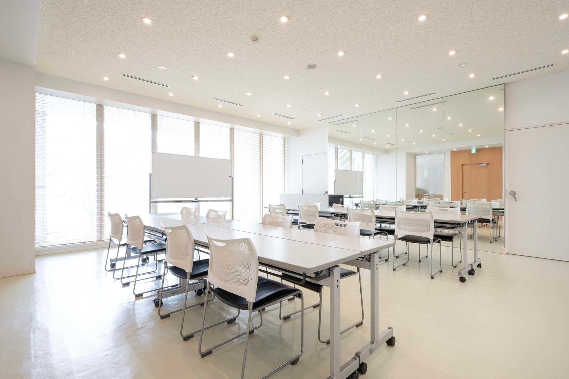 ＜神山レンタルスタジオ＞渋谷神山町/奥渋エリア✨大型鏡💃ヨガマット🧘‍♀️更衣室👚ダンス/撮影/レッスン/会議/セミナーの写真10