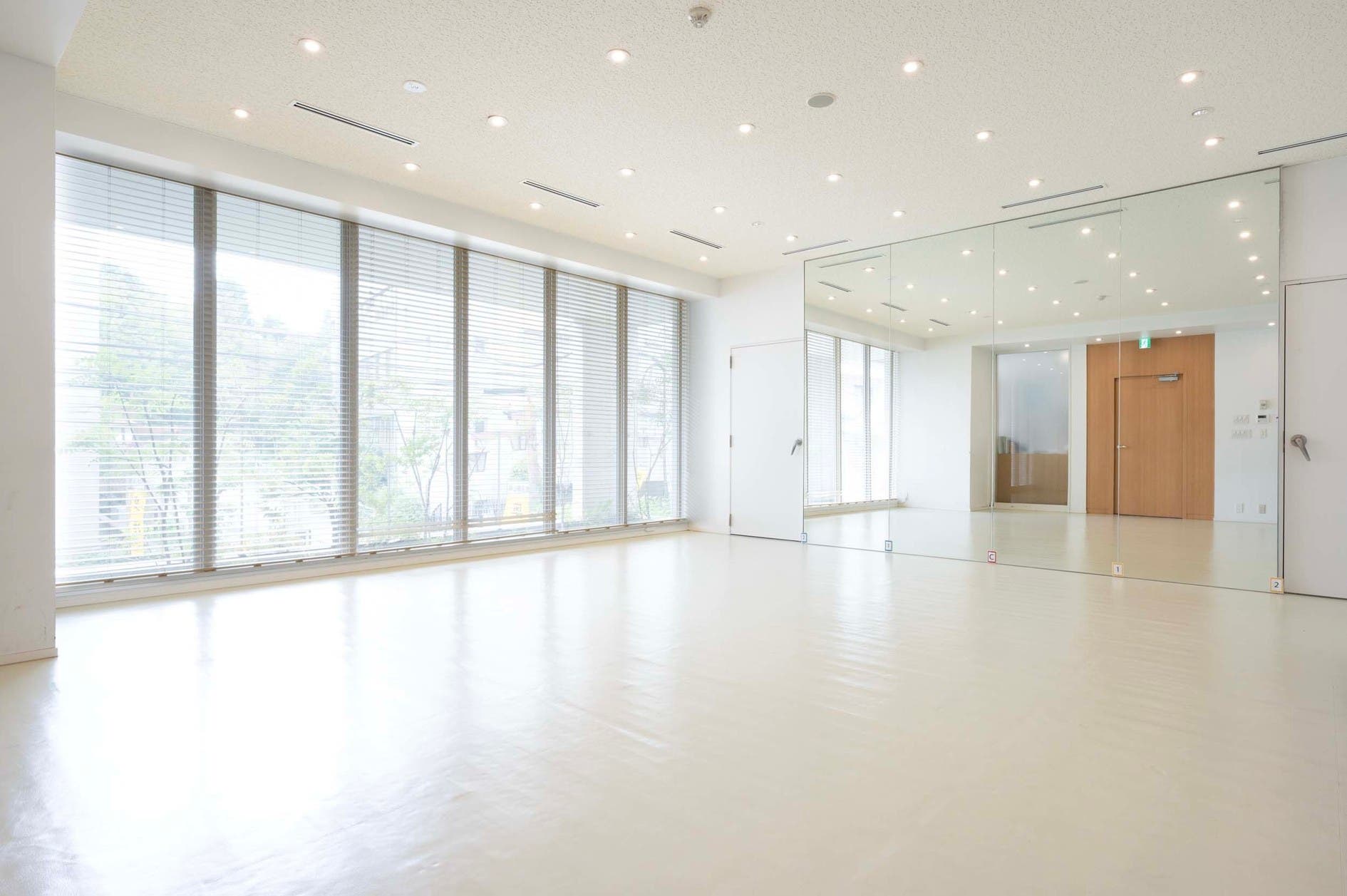 ＜神山レンタルスタジオ＞渋谷神山町/奥渋エリア✨大型鏡💃ヨガマット🧘‍♀️更衣室👚ダンス/撮影/レッスン/会議/セミナーの写真14