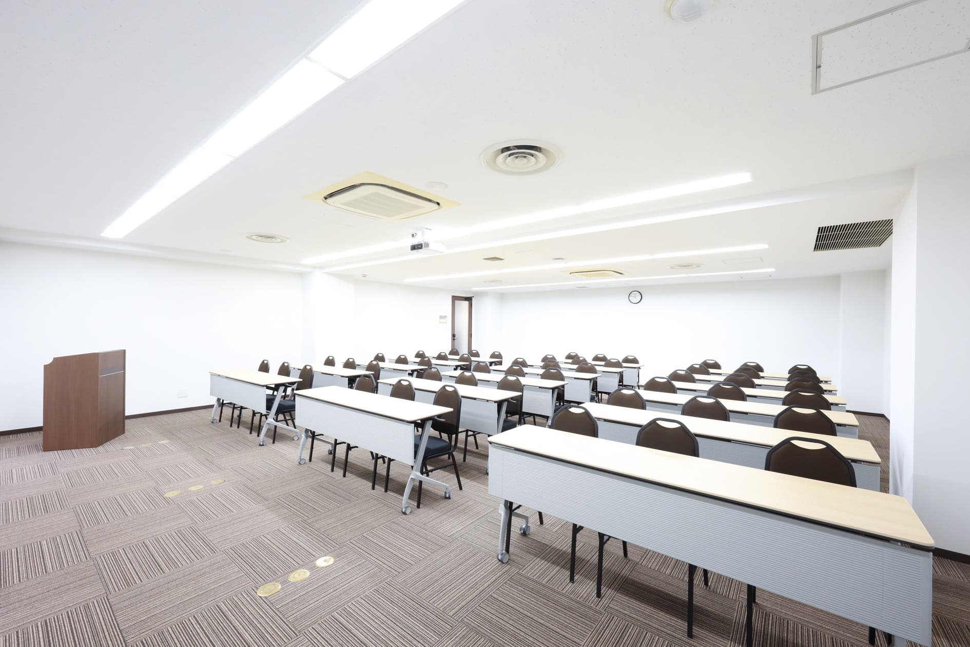 【品川・五反田401号室】2025/10/1　OPEN✨ 駅近🚃飲食持ち込み可能🍱プロジェクター・スクリーン・マイク無料🎤の写真1