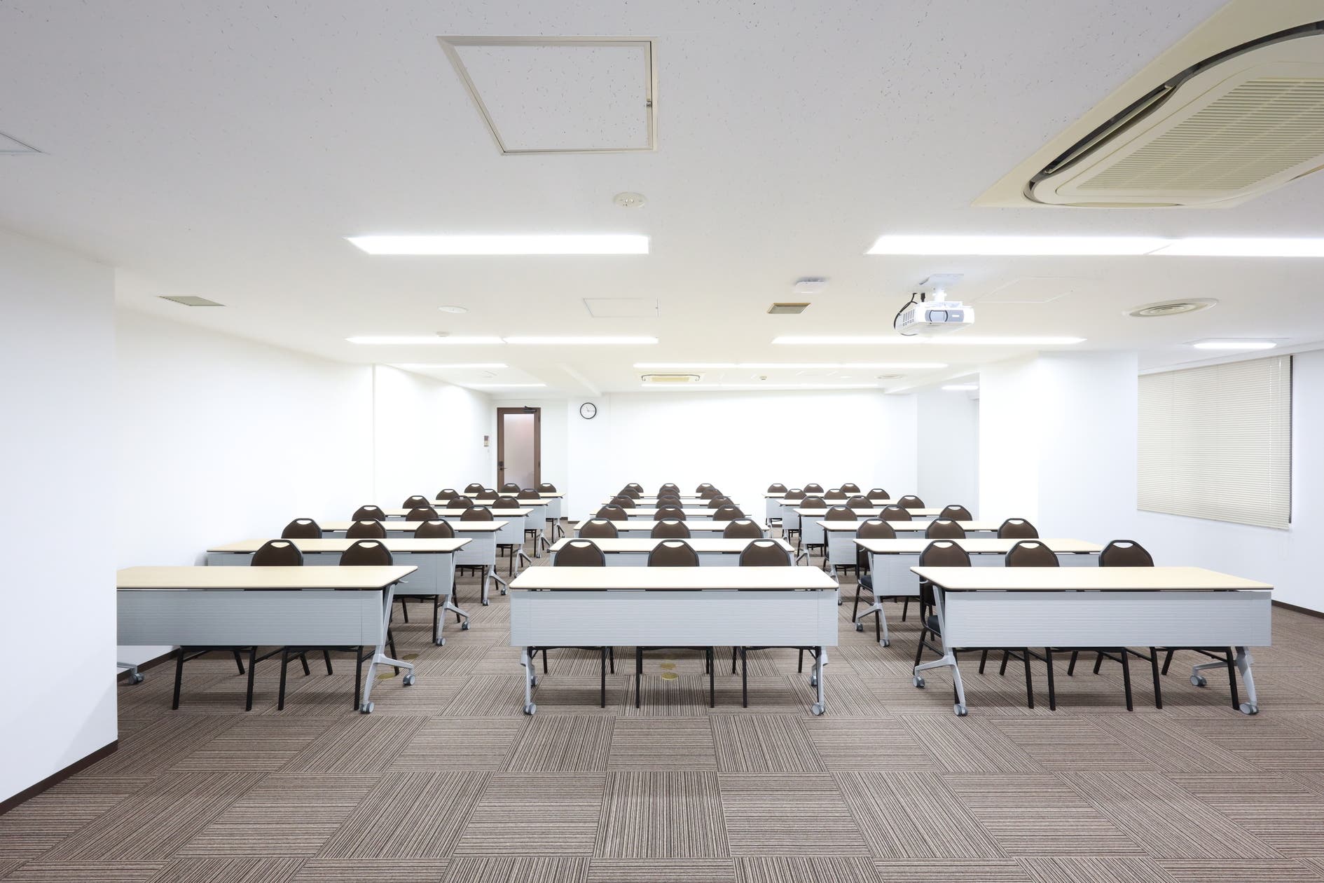 【品川・五反田401号室】2025/10/1　OPEN✨ 駅近🚃飲食持ち込み可能🍱プロジェクター・スクリーン・マイク無料🎤の写真3