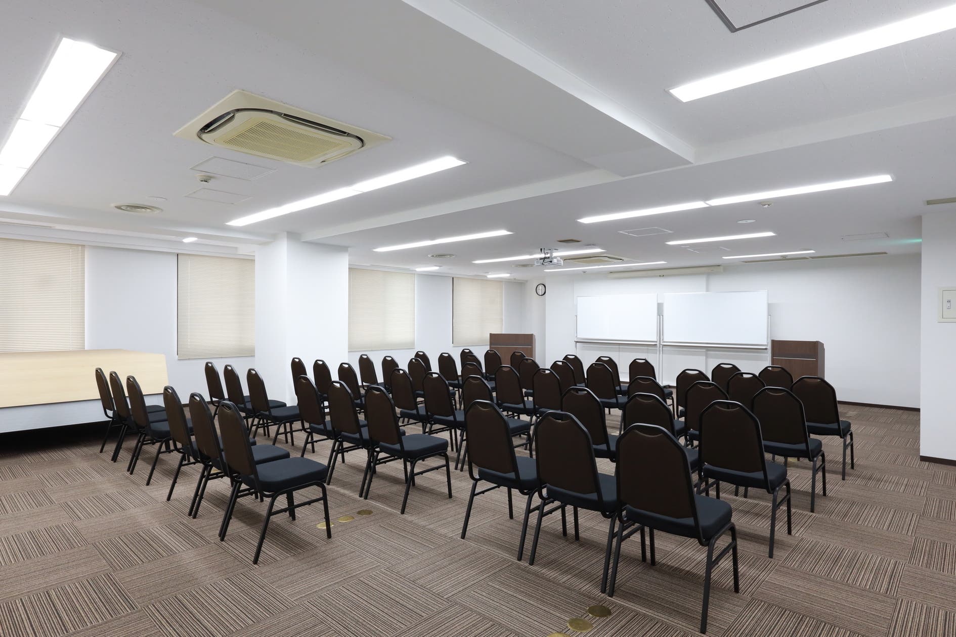 【品川・五反田401号室】2025/10/1　OPEN✨ 駅近🚃飲食持ち込み可能🍱プロジェクター・スクリーン・マイク無料🎤の写真7