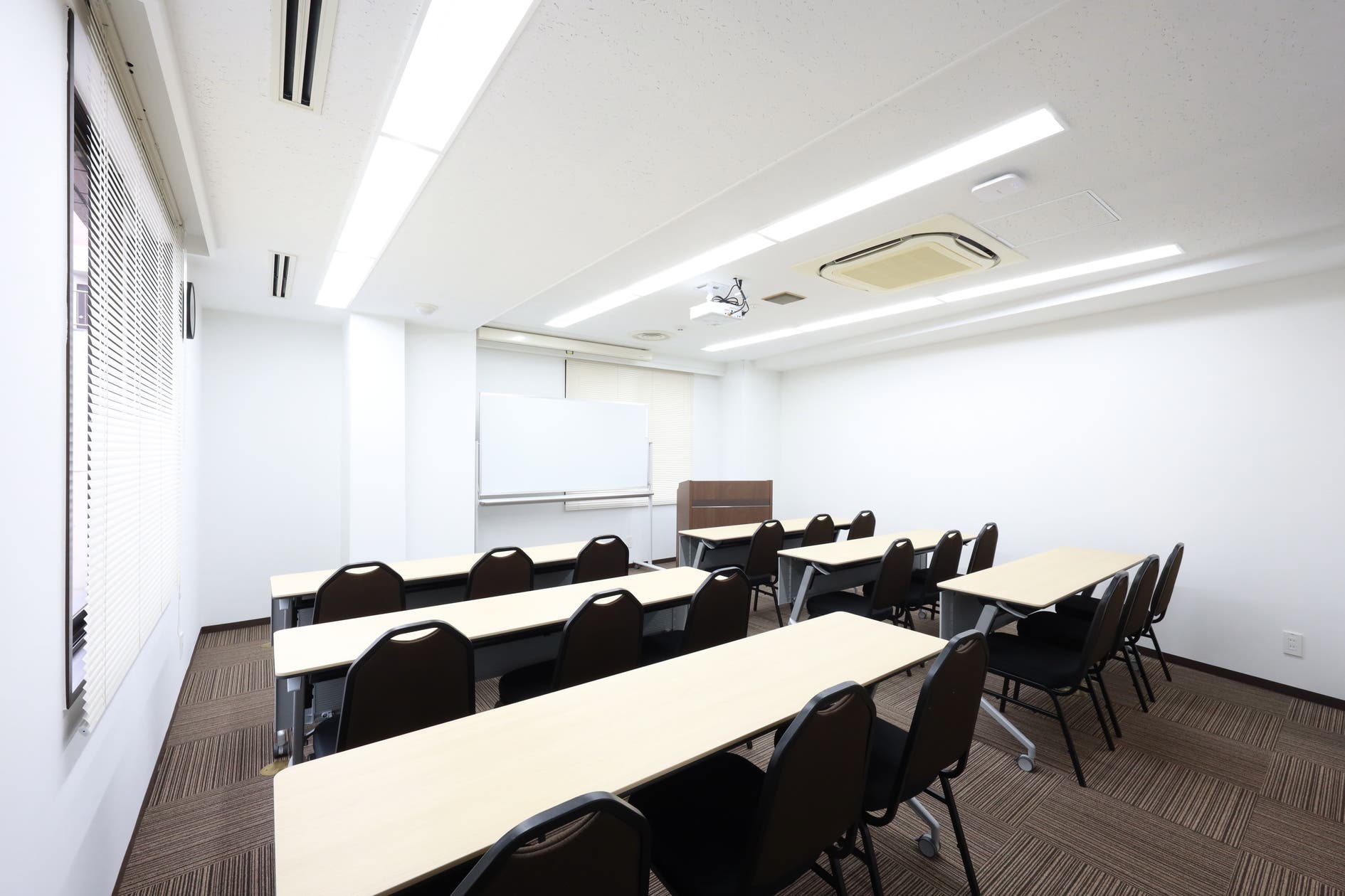 【品川・五反田402号室】2025年10月1日　OPEN✨駅近🚃飲食持ち込み可能🍱プロジェクター・スクリーン・マイク無料👀の写真3