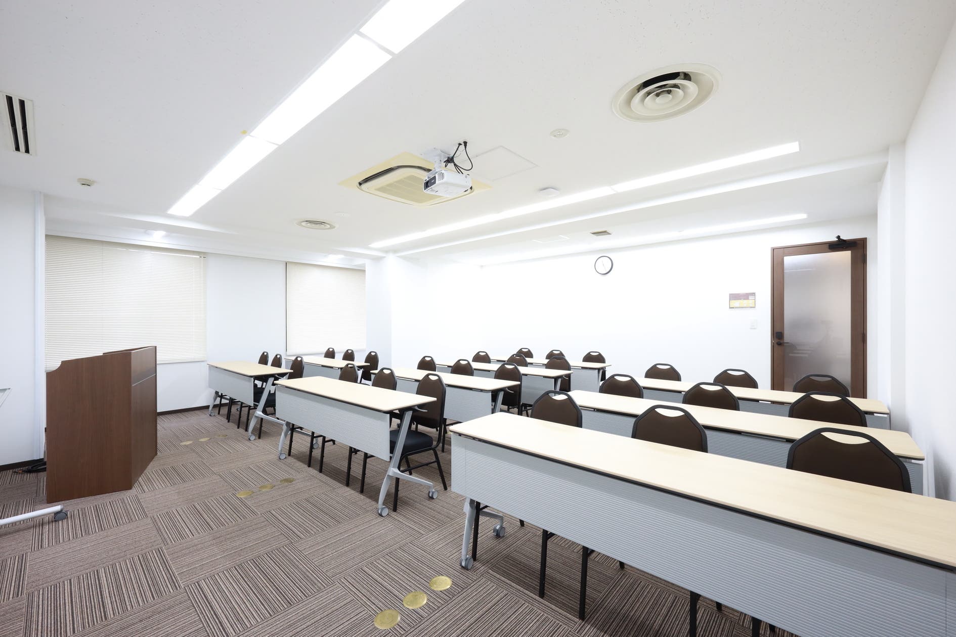 【品川・五反田403号室】2025/10/1　OPEN✨ 駅近🚃飲食持ち込み可能🍱プロジェクター・スクリーン・マイク無料🎤の写真1