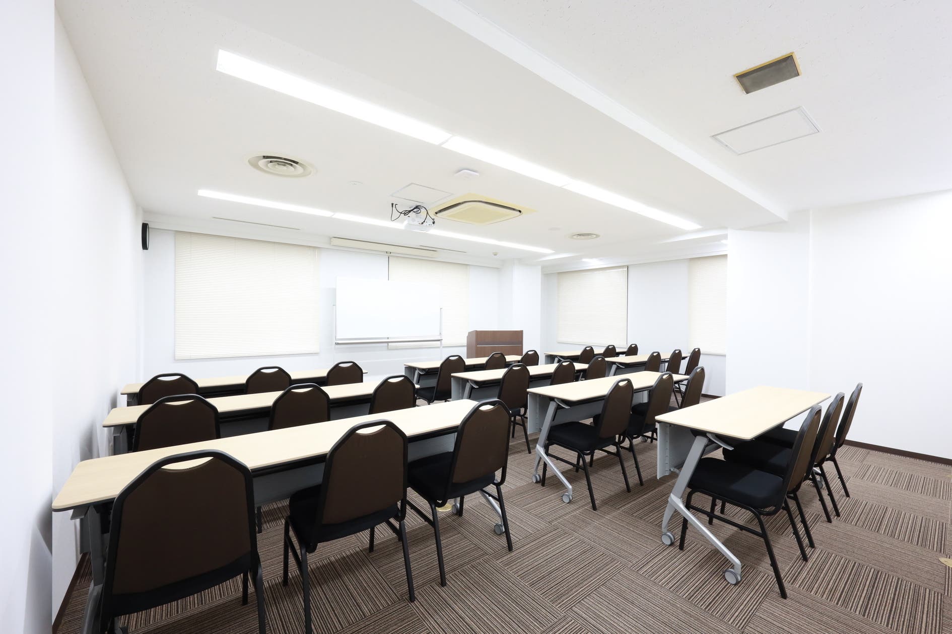 【品川・五反田403号室】2025/10/1　OPEN✨ 駅近🚃飲食持ち込み可能🍱プロジェクター・スクリーン・マイク無料🎤の写真3