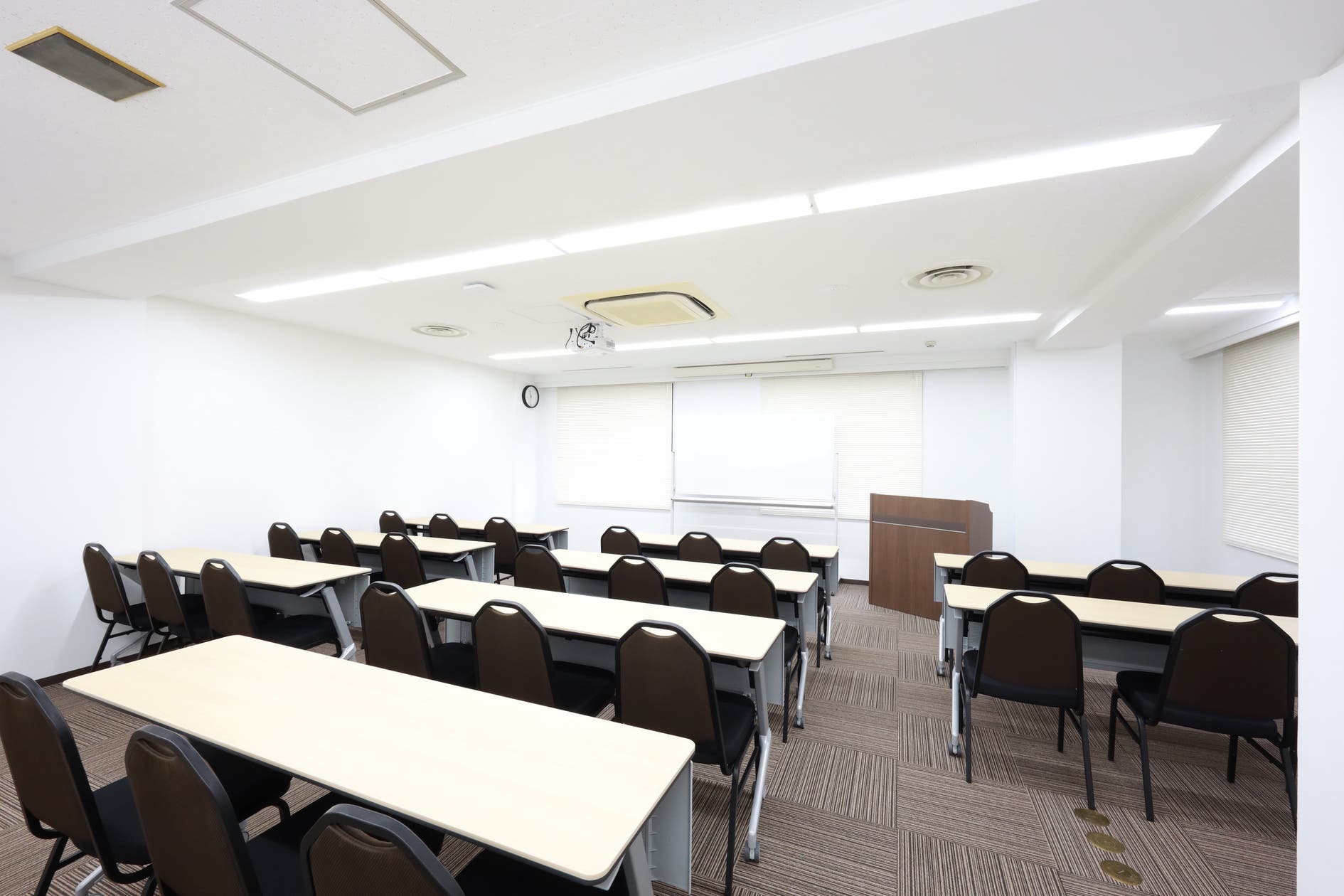 【品川・五反田403号室】2025/10/1　OPEN✨ 駅近🚃飲食持ち込み可能🍱プロジェクター・スクリーン・マイク無料🎤の写真4