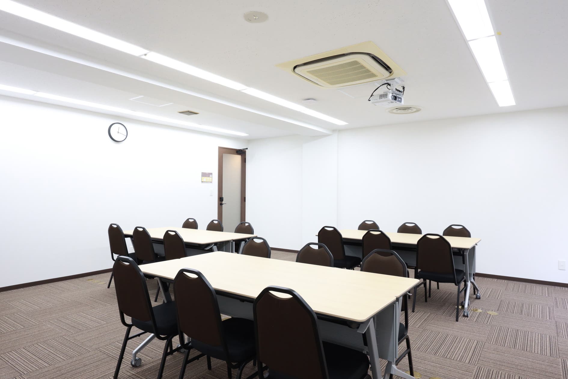 【品川・五反田403号室】2025/10/1　OPEN✨ 駅近🚃飲食持ち込み可能🍱プロジェクター・スクリーン・マイク無料🎤の写真5