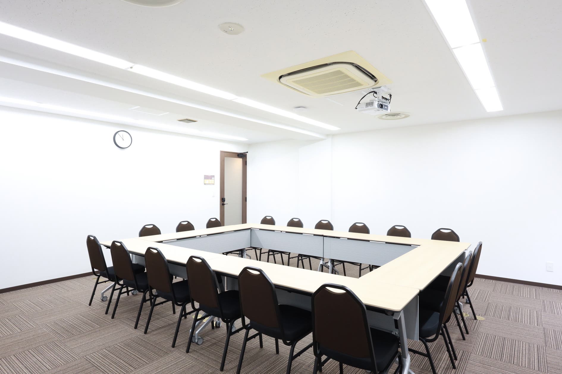 【品川・五反田403号室】2025/10/1　OPEN✨ 駅近🚃飲食持ち込み可能🍱プロジェクター・スクリーン・マイク無料🎤の写真6