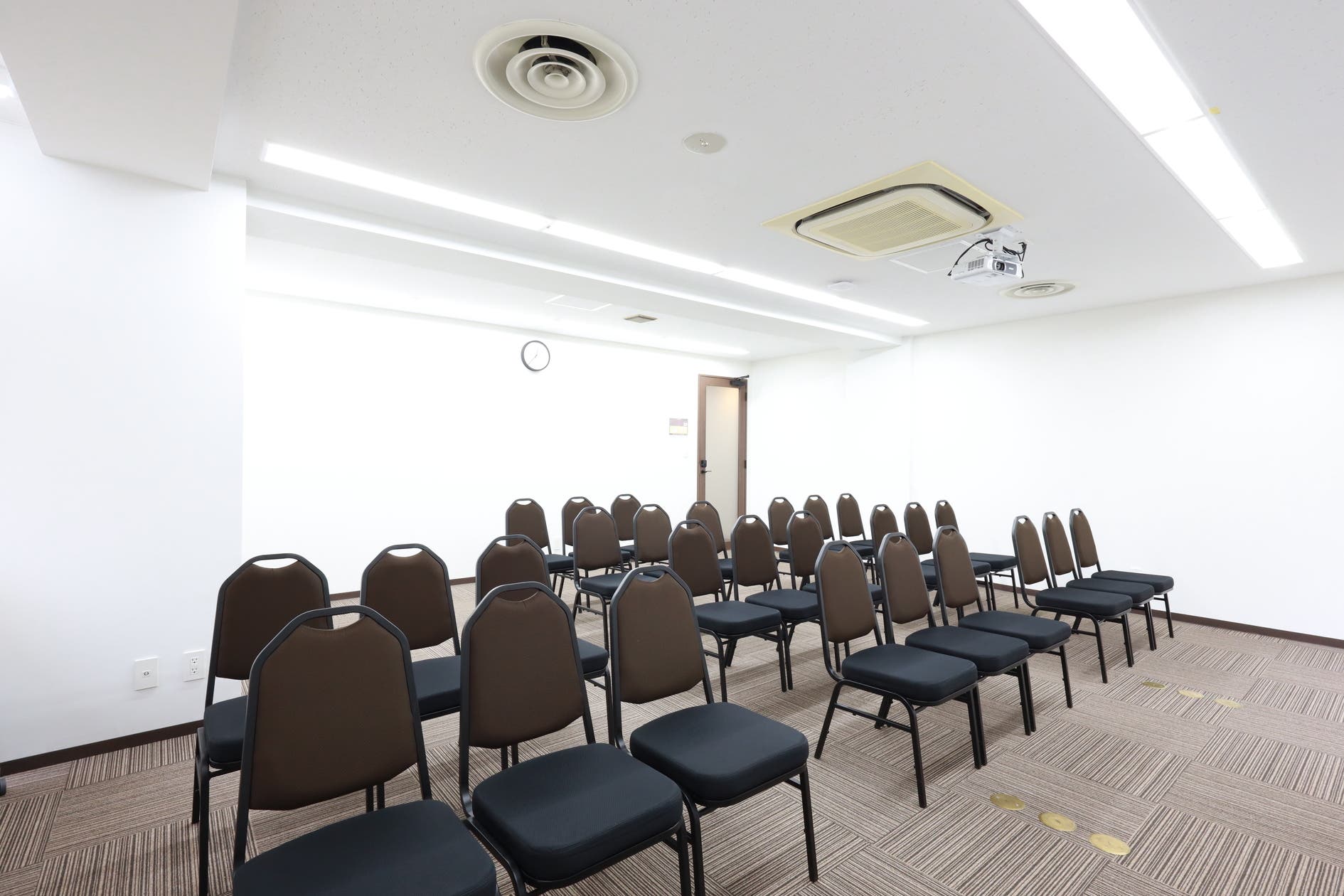 【品川・五反田403号室】2025/10/1　OPEN✨ 駅近🚃飲食持ち込み可能🍱プロジェクター・スクリーン・マイク無料🎤の写真7