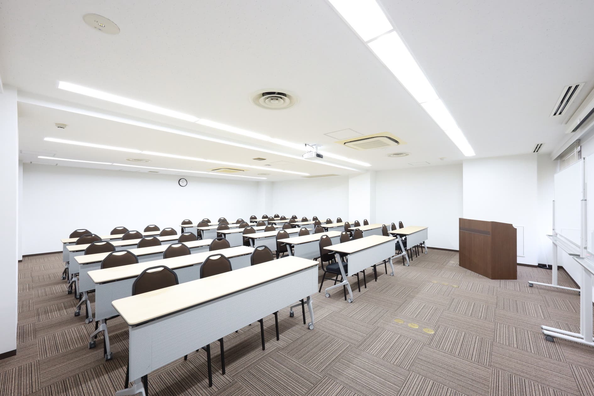 【品川・五反田404号室】2025/10/1　OPEN✨ 駅近🚃飲食持ち込み可能🍱プロジェクター・スクリーン・マイク無料🎤の写真1