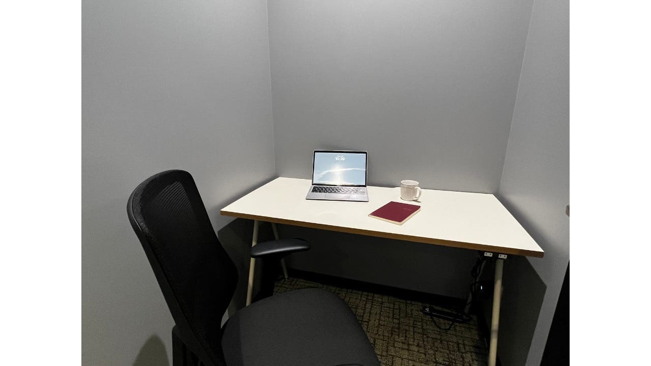 【新高島駅徒歩2分】1席着席可/光回線高速WiFi/有人スタッフ/飲食可/貸し会議室 [Room11]の写真1