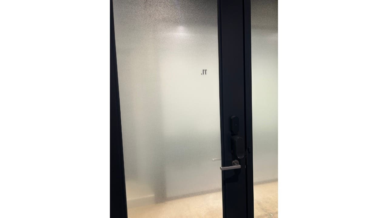 【新高島駅徒歩2分】1席着席可/光回線高速WiFi/有人スタッフ/飲食可/貸し会議室 [Room11]の写真6