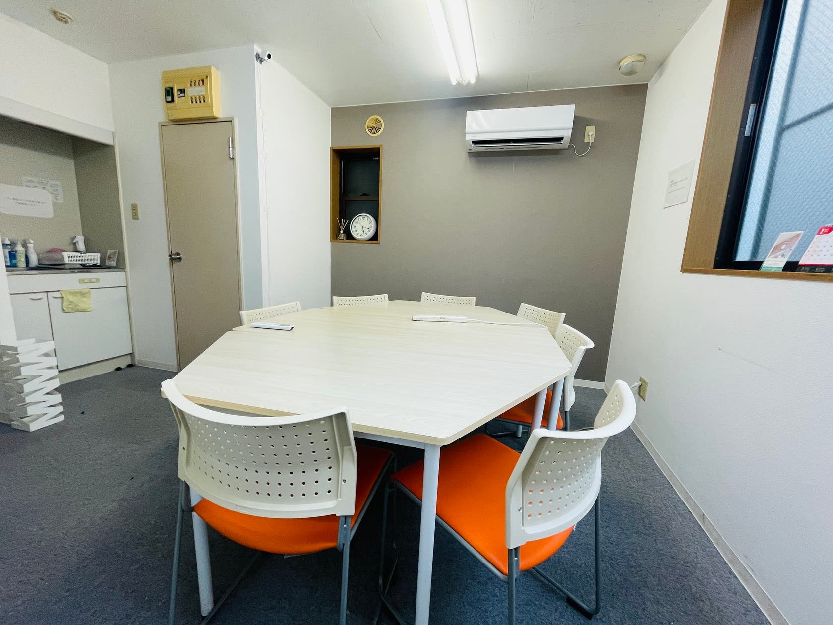 【新橋駅徒歩1分】テレワークや会議の利用に最適な駅近貸会議室の写真2