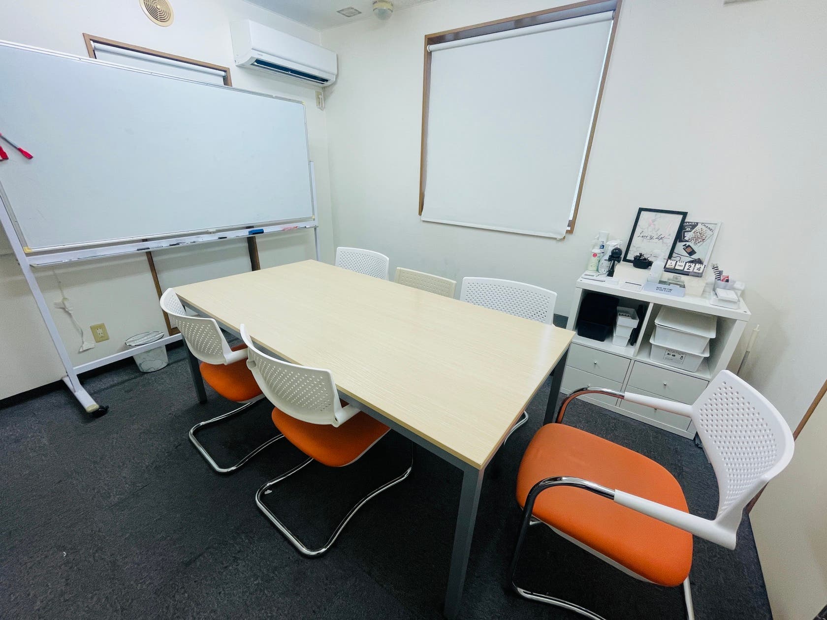 【新橋駅徒歩1分】テレワークや会議の利用に最適な駅近貸会議室の写真1