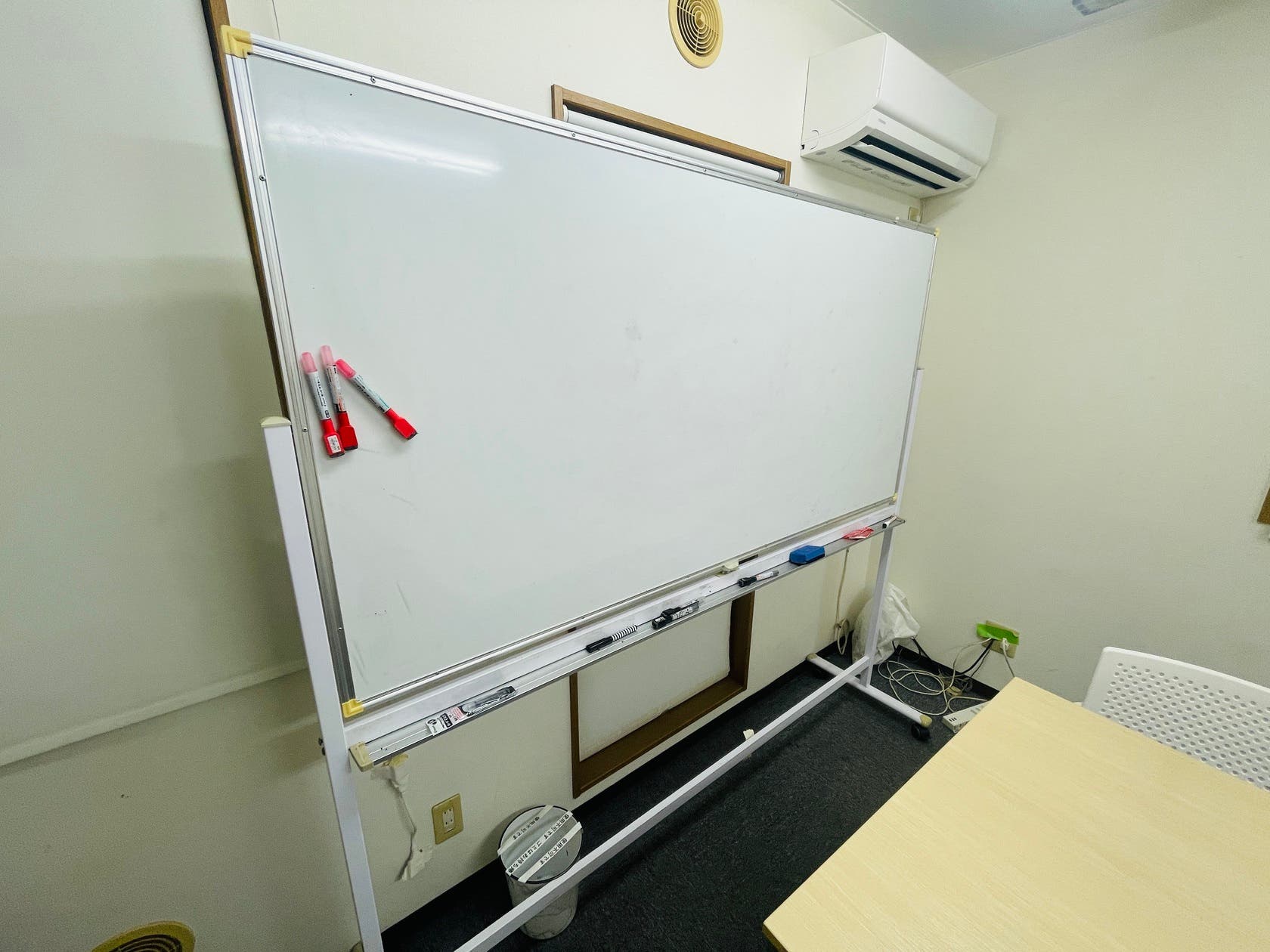 【新橋駅徒歩1分】テレワークや会議の利用に最適な駅近貸会議室の写真2