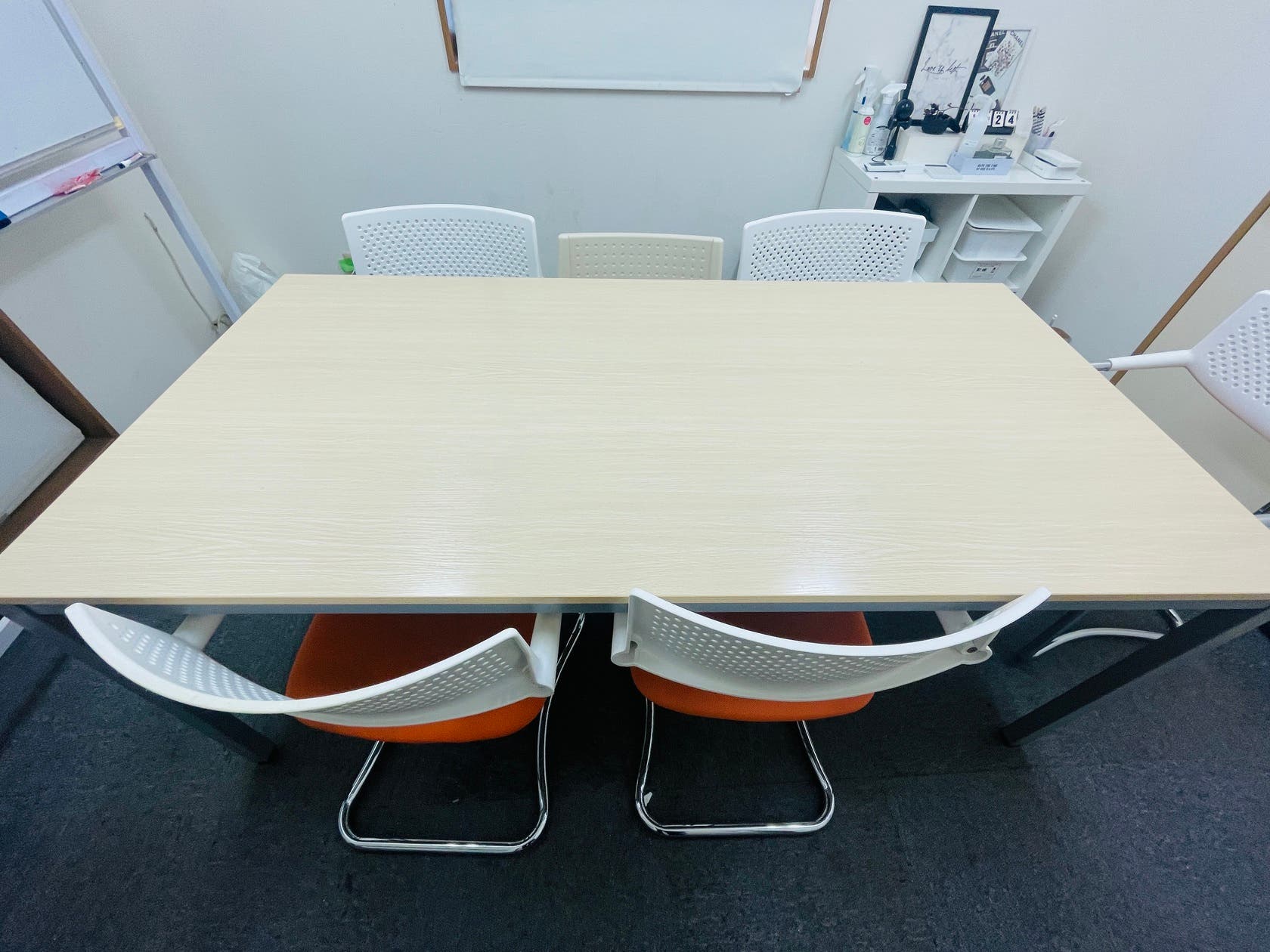 【新橋駅徒歩1分】テレワークや会議の利用に最適な駅近貸会議室の写真3