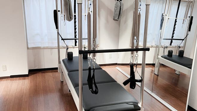 【渋谷駅7分×マシンピラティスレンタルスタジオ/33㎡で広々】駅近 備品充実 白基調 清潔感のあるプライベートスタジオの写真4