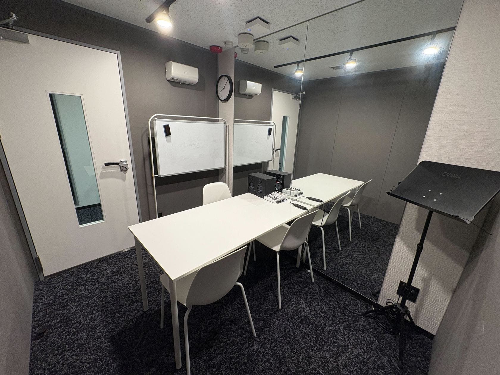 【渋谷駅徒歩6分】防音スタジオ（ルーム9）：楽器，歌唱，テレワークにも◎の写真1