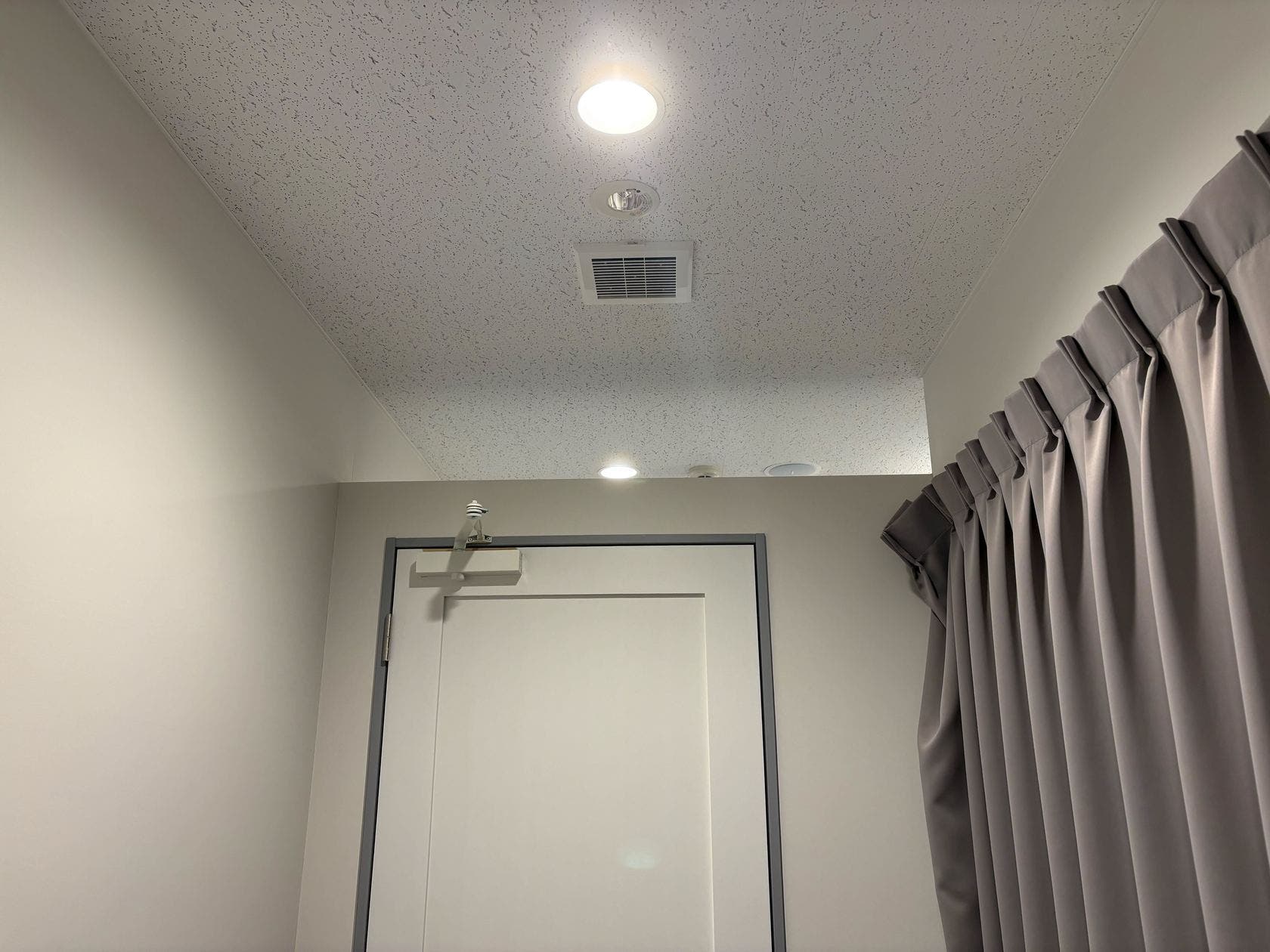 【渋谷駅徒歩6分】半個室(ブース1)：作業，勉強，仕事など幅広くご利用いただけます◎の写真2