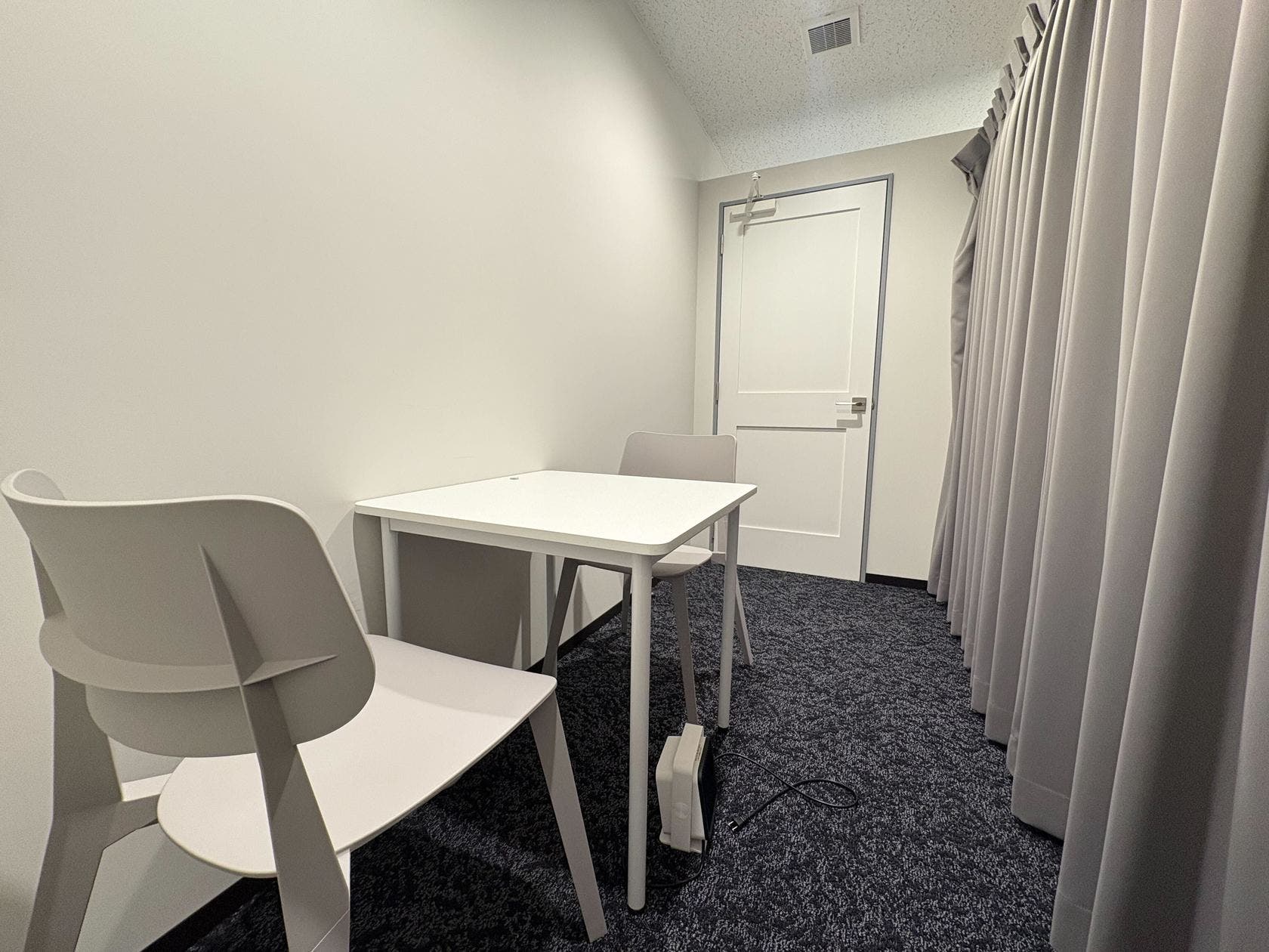 【渋谷駅徒歩6分】半個室(ブース1)：作業，勉強，仕事など幅広くご利用いただけます◎の写真1