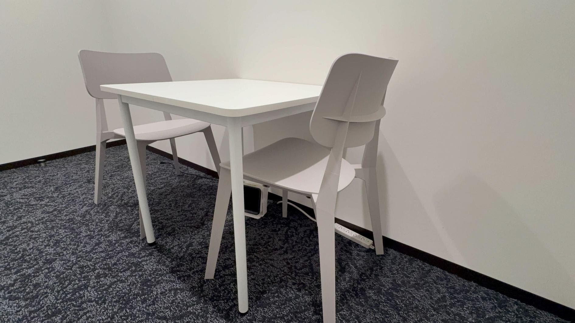 【渋谷駅徒歩6分】半個室(ブース2)：作業，勉強，仕事など幅広くご利用いただけます◎の写真3