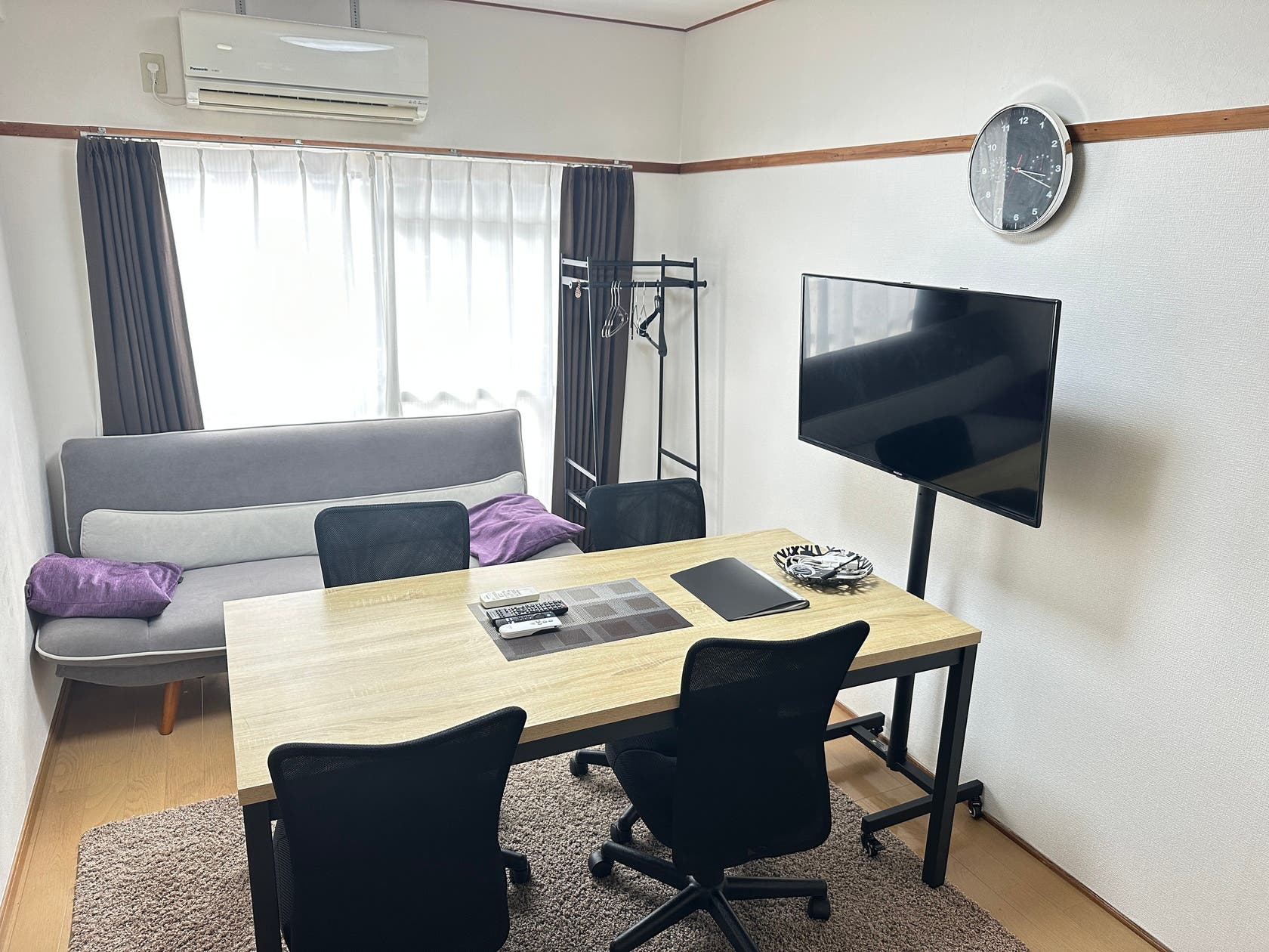 【お気軽会議室グランベルデ】中央駅西口から徒歩圏内。作業やテレワークに最適なスペースです！の写真2