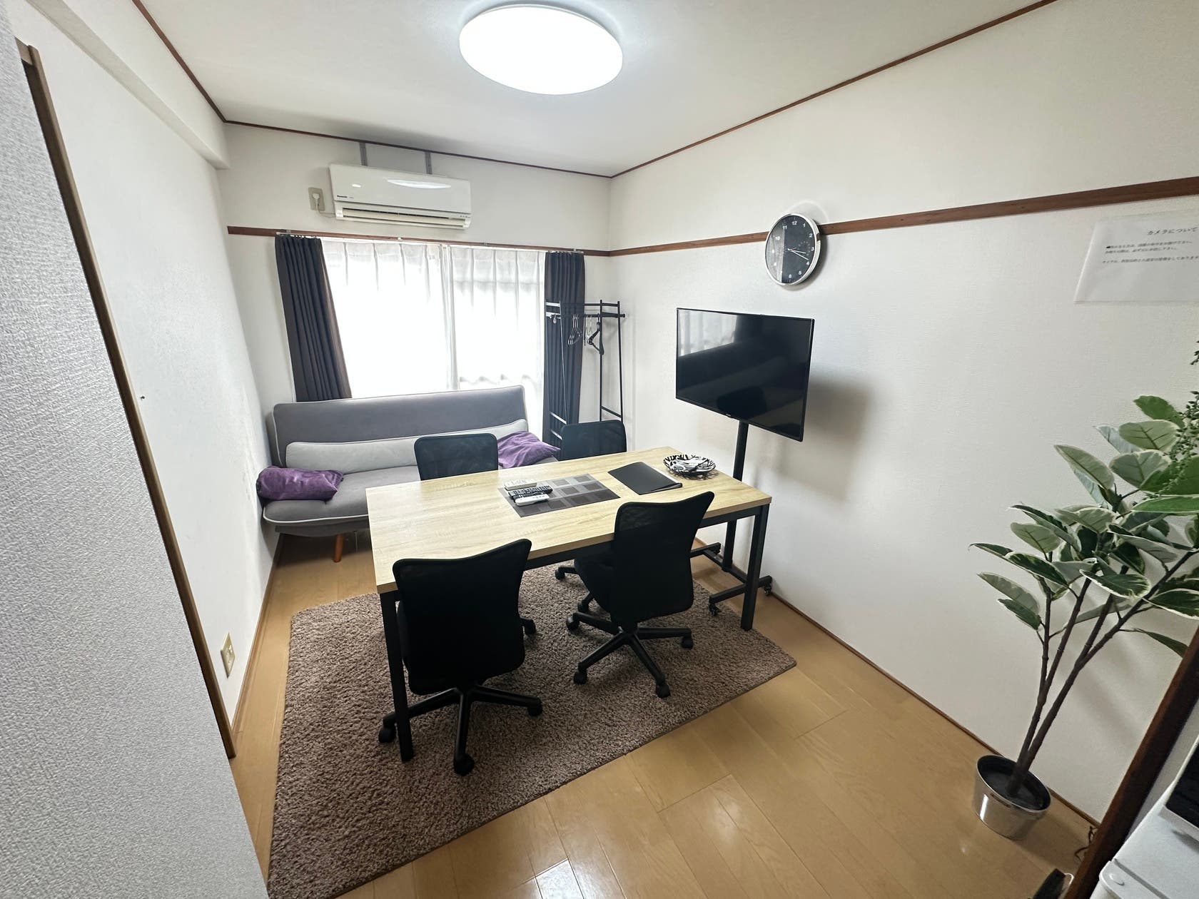 【お気軽会議室グランベルデ】中央駅西口から徒歩圏内。作業やテレワークに最適なスペースです！の写真1