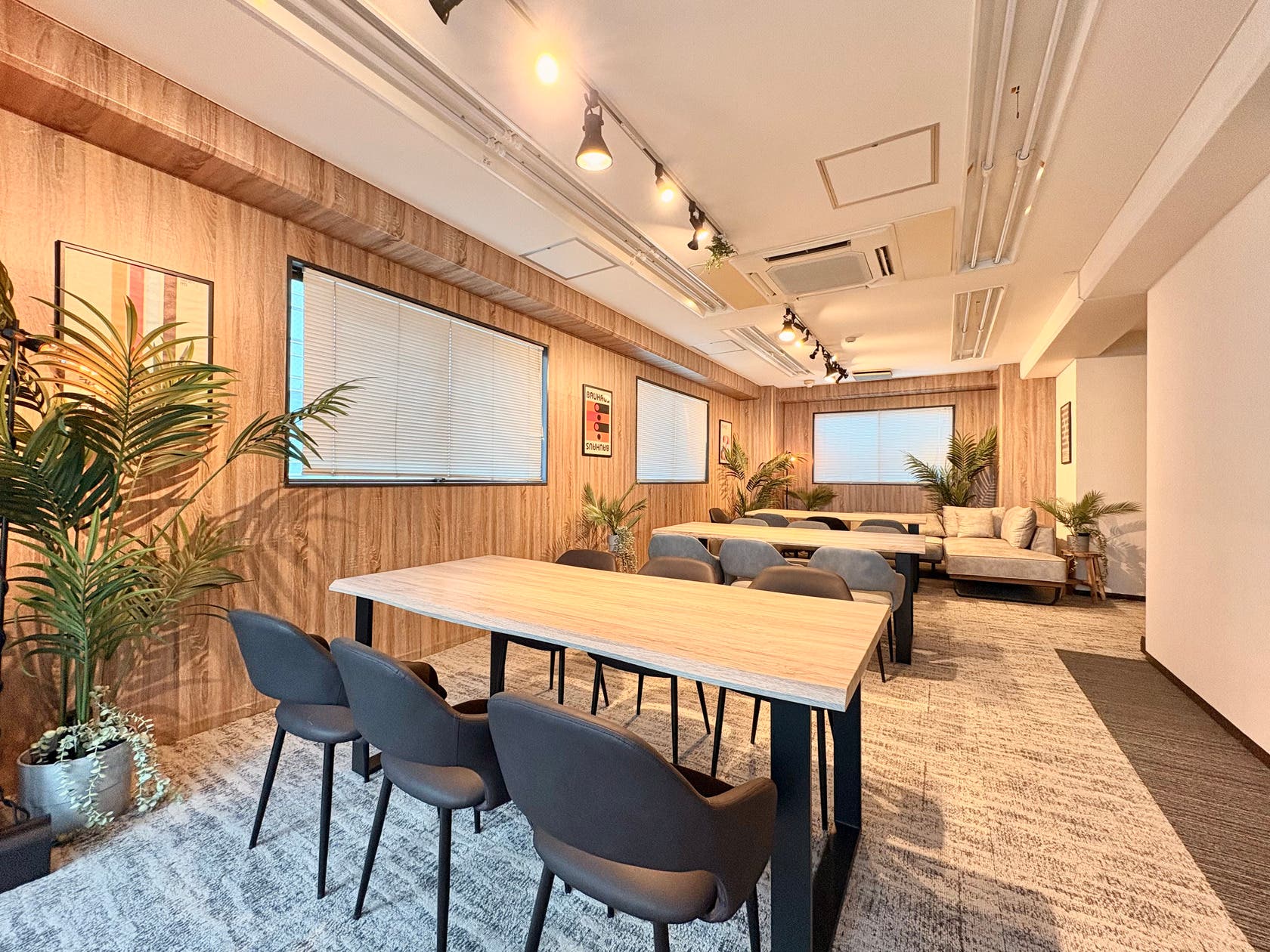 NEW!【桜木町駅2分】最大32名/無料Wifi/会議・撮影・懇親会・推し会・女子会・ボドゲ等！飲食持込🍷可！の写真4