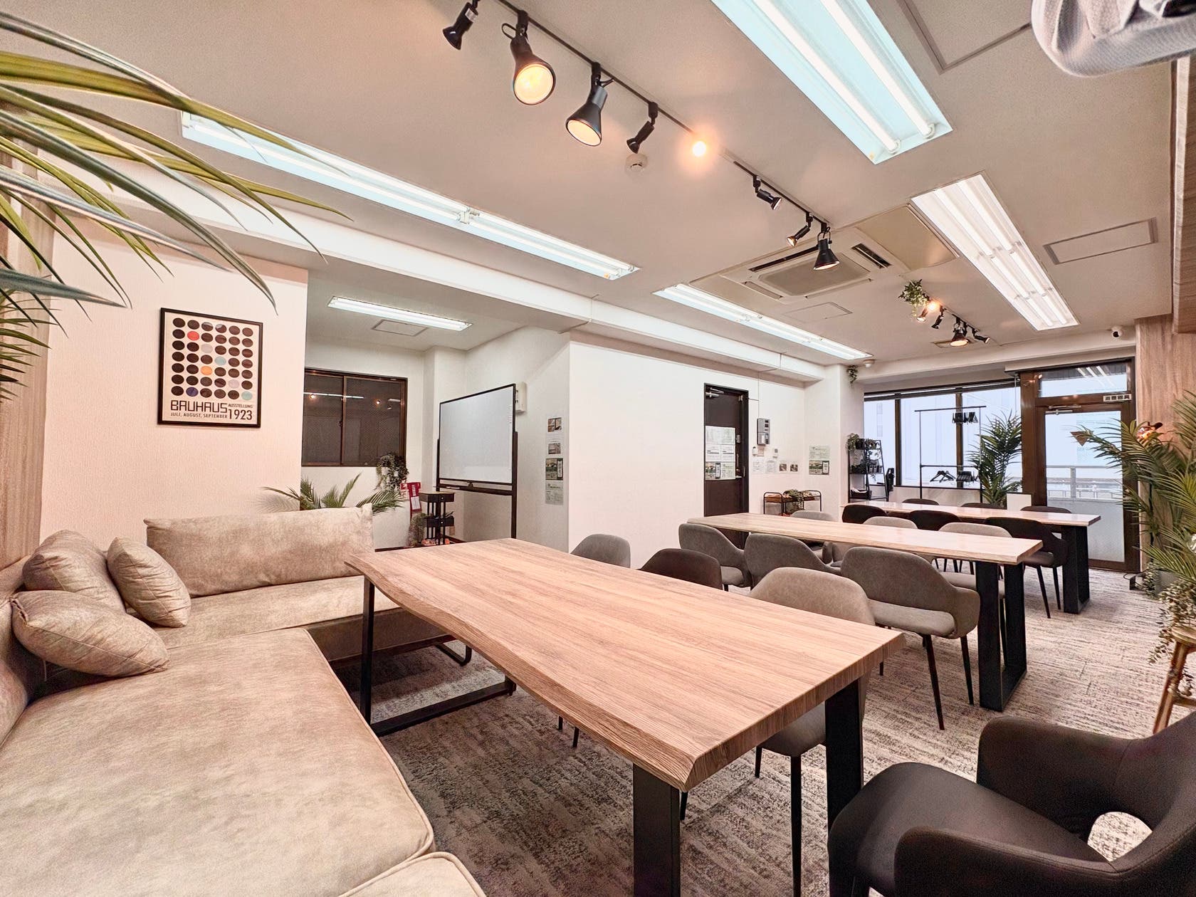 NEW!【桜木町駅2分】最大32名/無料Wifi/会議・撮影・懇親会・推し会・女子会・ボドゲ等！飲食持込🍷可！の写真8