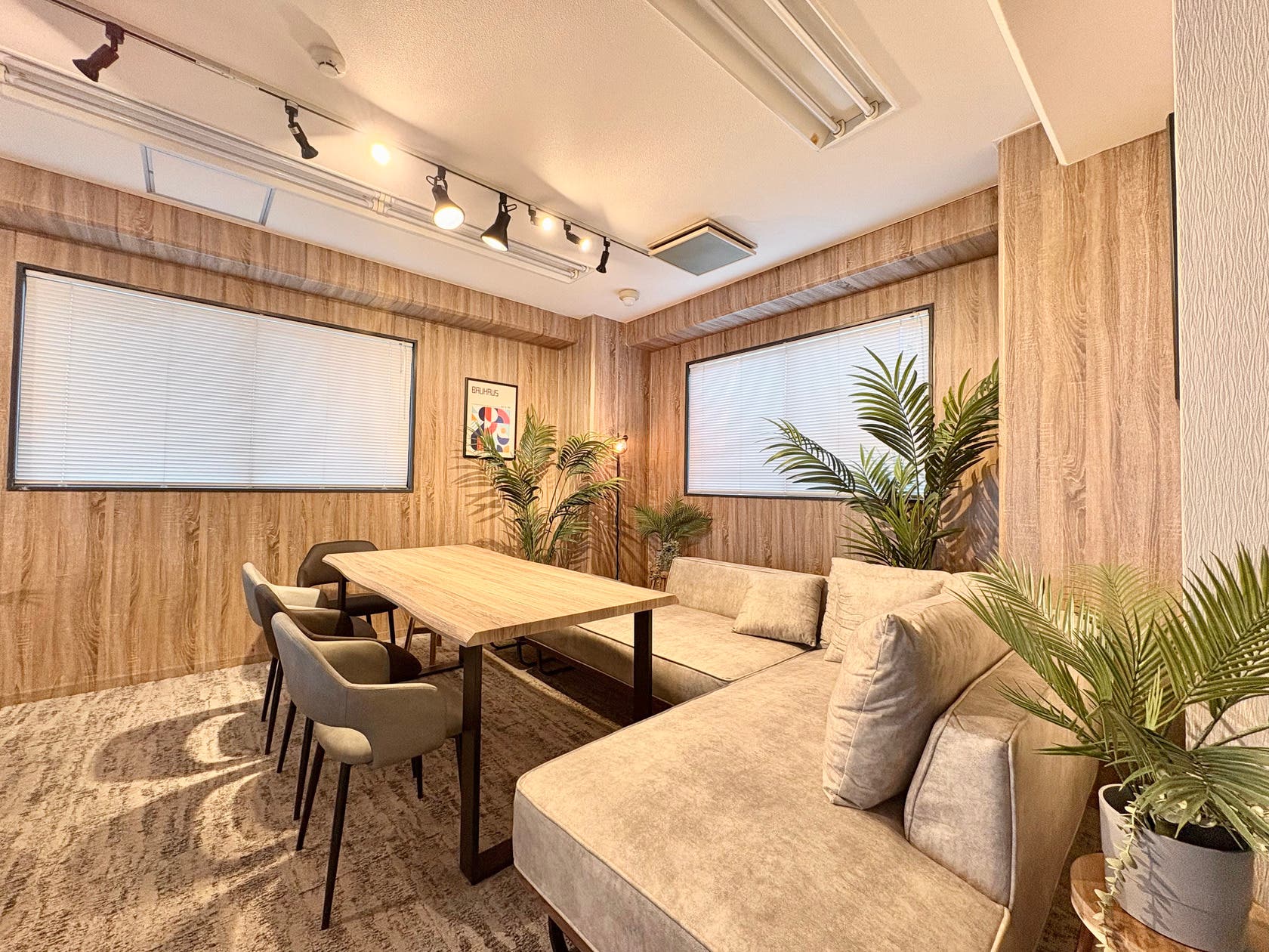 NEW!【桜木町駅2分】最大32名/無料Wifi/会議・撮影・懇親会・推し会・女子会・ボドゲ等！飲食持込🍷可！の写真2